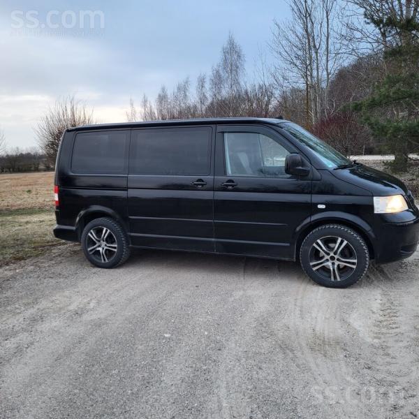 Melns Volkswagen Multivan 2007 Tukums, ar dzinēja tilpumu 2.50 L un nobraukumu 298 tūkst. km par 6800 €, foto 2 vietnē AUTOMOTO.COM.LV