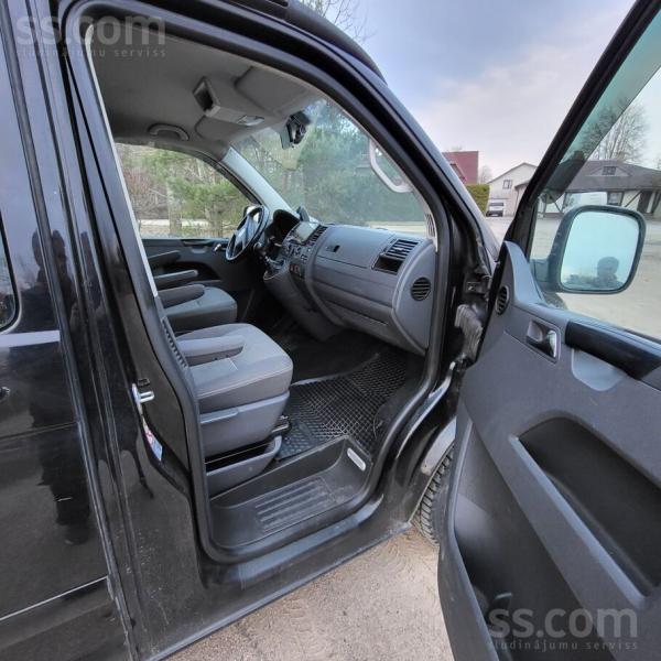 Melns Volkswagen Multivan 2007 Tukums, ar dzinēja tilpumu 2.50 L un nobraukumu 298 tūkst. km par 6800 €, foto 6 vietnē AUTOMOTO.COM.LV