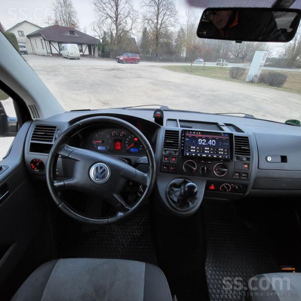 Melns Volkswagen Multivan 2007 Tukums, ar dzinēja tilpumu 2.50 L un nobraukumu 298 tūkst. km par 6800 €, foto 9 vietnē AUTOMOTO.COM.LV