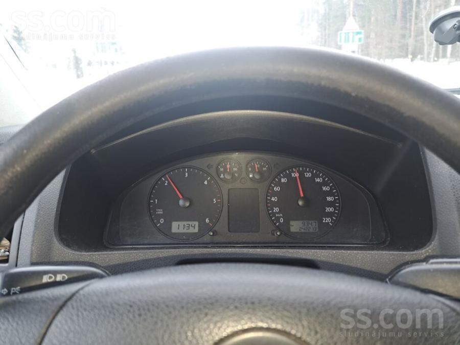 Black Volkswagen Multivan 2008 in Riga, with an engine capacity of 1.90 L and mileage of 243 thousand km for 10000 €, photo 10 on AUTOMOTO.COM.LV