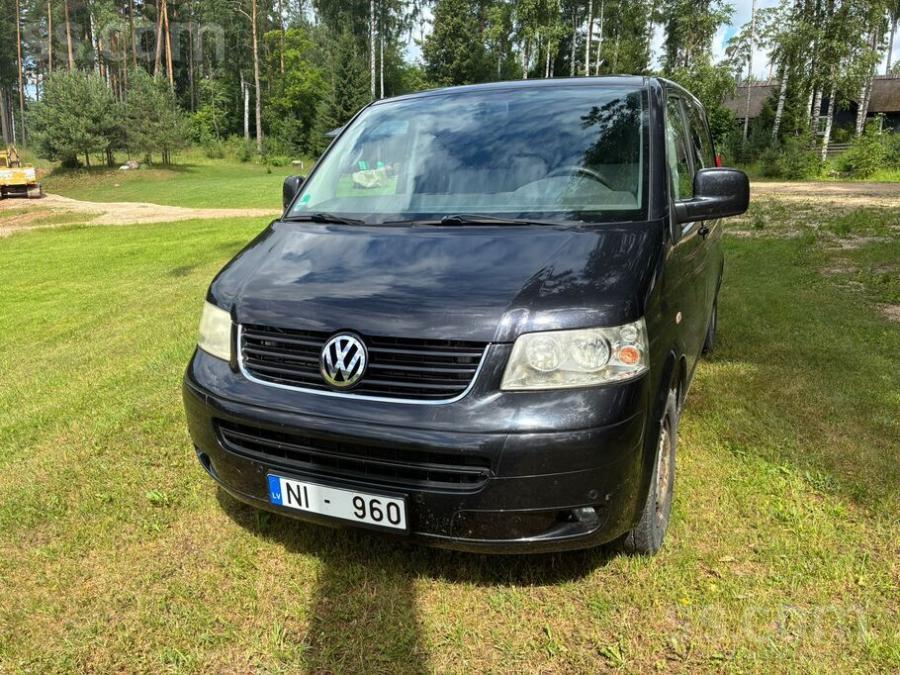 Black Volkswagen Multivan 2008 in Ogre, with an engine capacity of 2.50 L and mileage of 385 thousand km for 8950 €, photo 5 on AUTOMOTO.COM.LV