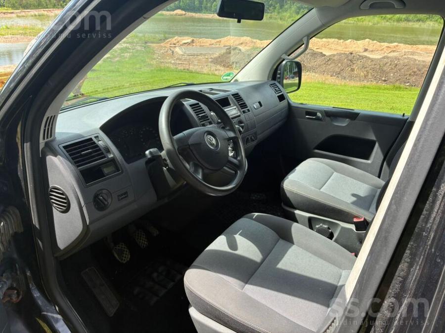Black Volkswagen Multivan 2008 in Ogre, with an engine capacity of 2.50 L and mileage of 385 thousand km for 8950 €, photo 7 on AUTOMOTO.COM.LV