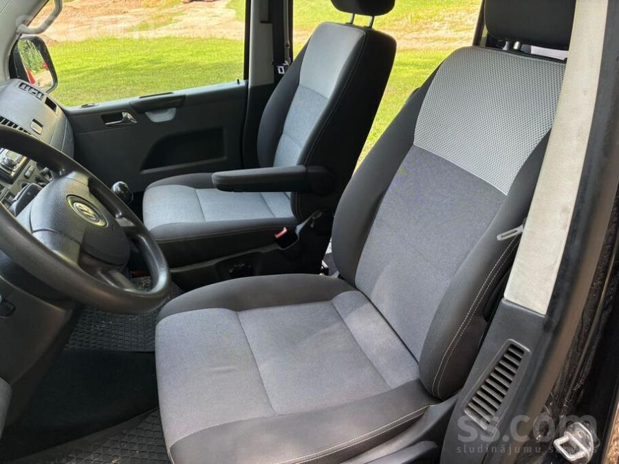 Black Volkswagen Multivan 2008 in Ogre, with an engine capacity of 2.50 L and mileage of 385 thousand km for 8950 €, photo 8 on AUTOMOTO.COM.LV