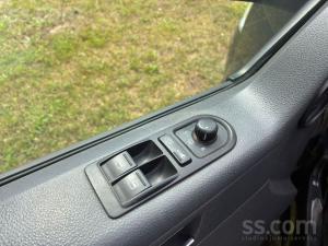 Black Volkswagen Multivan 2008 in Ogre, with an engine capacity of 2.50 L and mileage of 385 thousand km for 8950 €, photo 9 on AUTOMOTO.COM.LV
