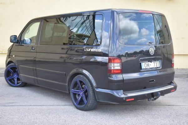 Black Volkswagen Multivan 2009 in Talsi, with an engine capacity of 2.50 L and mileage of 315 thousand km for 10800 €, photo 2 on AUTOMOTO.COM.LV
