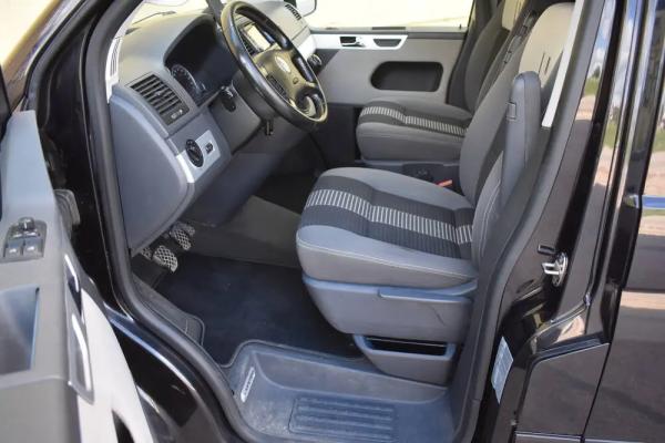 Black Volkswagen Multivan 2009 in Talsi, with an engine capacity of 2.50 L and mileage of 315 thousand km for 10800 €, photo 6 on AUTOMOTO.COM.LV