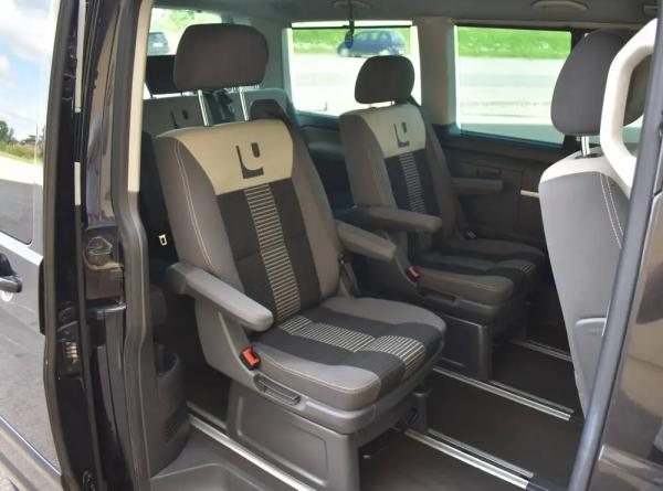 Black Volkswagen Multivan 2009 in Talsi, with an engine capacity of 2.50 L and mileage of 315 thousand km for 10800 €, photo 9 on AUTOMOTO.COM.LV