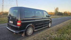 Black Volkswagen Multivan 2009 in Riga, with an engine capacity of 2.50 L and mileage of 428 thousand km for 4500 €, photo 3 on AUTOMOTO.COM.LV