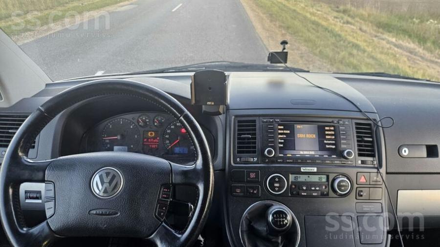 Black Volkswagen Multivan 2009 in Riga, with an engine capacity of 2.50 L and mileage of 428 thousand km for 4500 €, photo 4 on AUTOMOTO.COM.LV