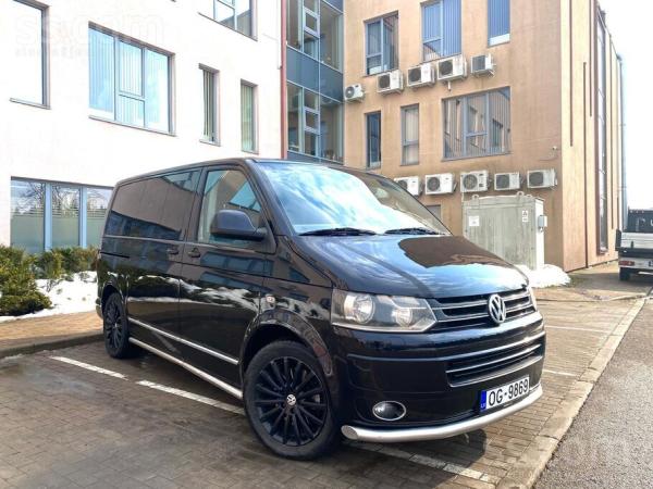 Melns Volkswagen Multivan 2010 Jelgava, ar dzinēja tilpumu 2.00 L un nobraukumu 330 tūkst. km par 14995 €, foto 1 vietnē AUTOMOTO.COM.LV