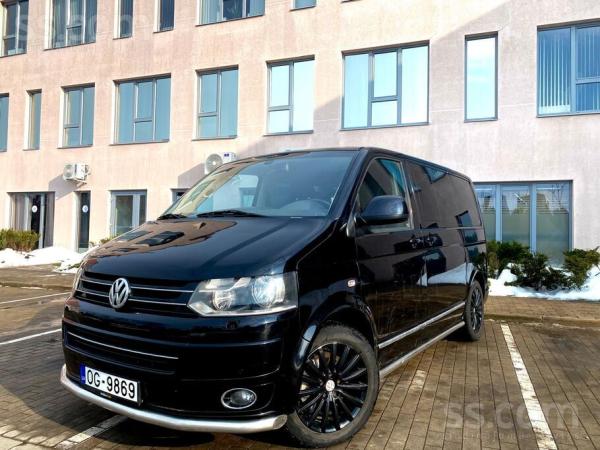Melns Volkswagen Multivan 2010 Jelgava, ar dzinēja tilpumu 2.00 L un nobraukumu 330 tūkst. km par 14995 €, foto 3 vietnē AUTOMOTO.COM.LV