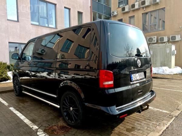 Melns Volkswagen Multivan 2010 Jelgava, ar dzinēja tilpumu 2.00 L un nobraukumu 330 tūkst. km par 14995 €, foto 6 vietnē AUTOMOTO.COM.LV