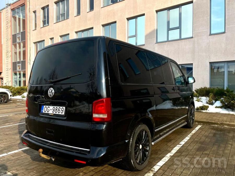 Melns Volkswagen Multivan 2010 Jelgava, ar dzinēja tilpumu 2.00 L un nobraukumu 330 tūkst. km par 14995 €, foto 8 vietnē AUTOMOTO.COM.LV