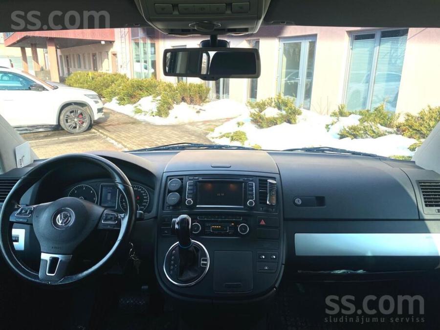 Melns Volkswagen Multivan 2010 Jelgava, ar dzinēja tilpumu 2.00 L un nobraukumu 330 tūkst. km par 14995 €, foto 11 vietnē AUTOMOTO.COM.LV