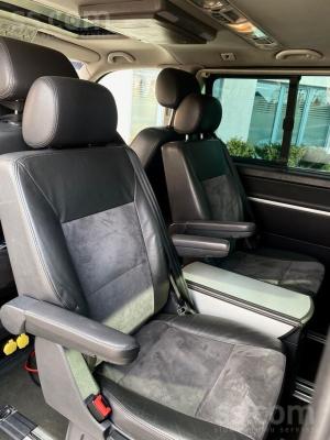 Melns Volkswagen Multivan 2010 Jelgava, ar dzinēja tilpumu 2.00 L un nobraukumu 330 tūkst. km par 14995 €, foto 13 vietnē AUTOMOTO.COM.LV