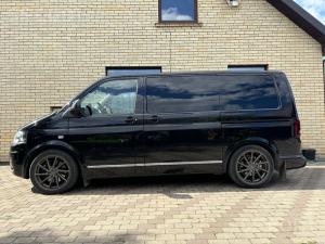 Black Volkswagen Multivan 2010 in Bauska, with an engine capacity of 2.00 L and mileage of 212 thousand km for 12500 €, photo 3 on AUTOMOTO.COM.LV