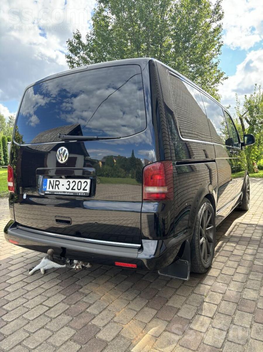Black Volkswagen Multivan 2010 in Bauska, with an engine capacity of 2.00 L and mileage of 212 thousand km for 12500 €, photo 5 on AUTOMOTO.COM.LV