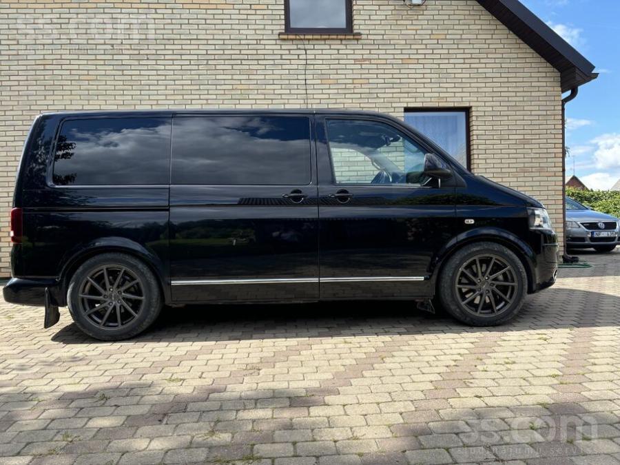Black Volkswagen Multivan 2010 in Bauska, with an engine capacity of 2.00 L and mileage of 212 thousand km for 12500 €, photo 8 on AUTOMOTO.COM.LV