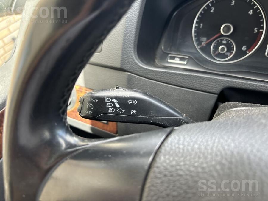 Black Volkswagen Multivan 2010 in Bauska, with an engine capacity of 2.00 L and mileage of 212 thousand km for 12500 €, photo 13 on AUTOMOTO.COM.LV