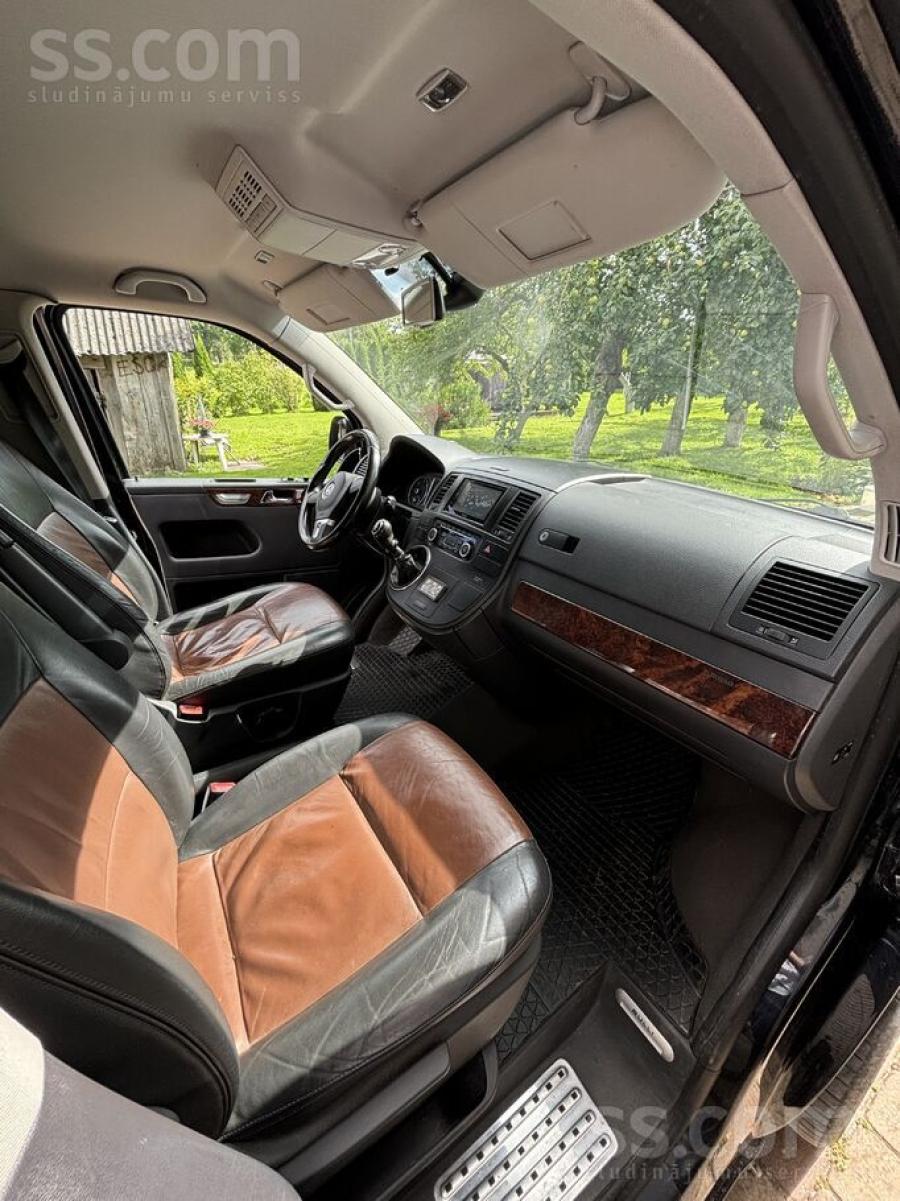 Black Volkswagen Multivan 2010 in Bauska, with an engine capacity of 2.00 L and mileage of 212 thousand km for 12500 €, photo 19 on AUTOMOTO.COM.LV