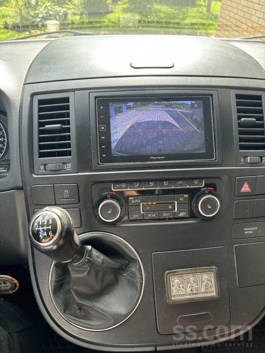 Black Volkswagen Multivan 2010 in Bauska, with an engine capacity of 2.00 L and mileage of 212 thousand km for 12500 €, photo 20 on AUTOMOTO.COM.LV
