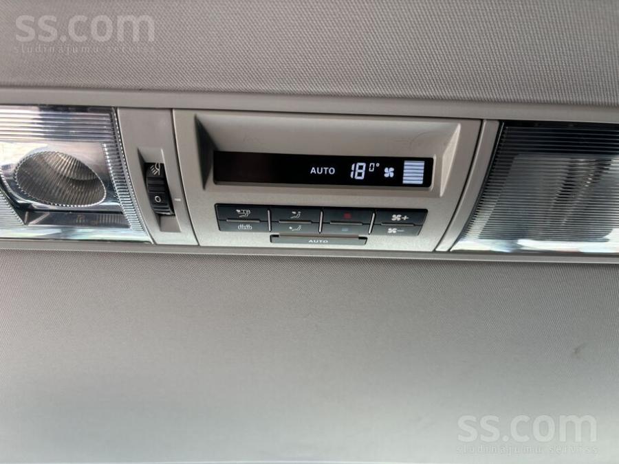Black Volkswagen Multivan 2010 in Bauska, with an engine capacity of 2.00 L and mileage of 212 thousand km for 12500 €, photo 22 on AUTOMOTO.COM.LV