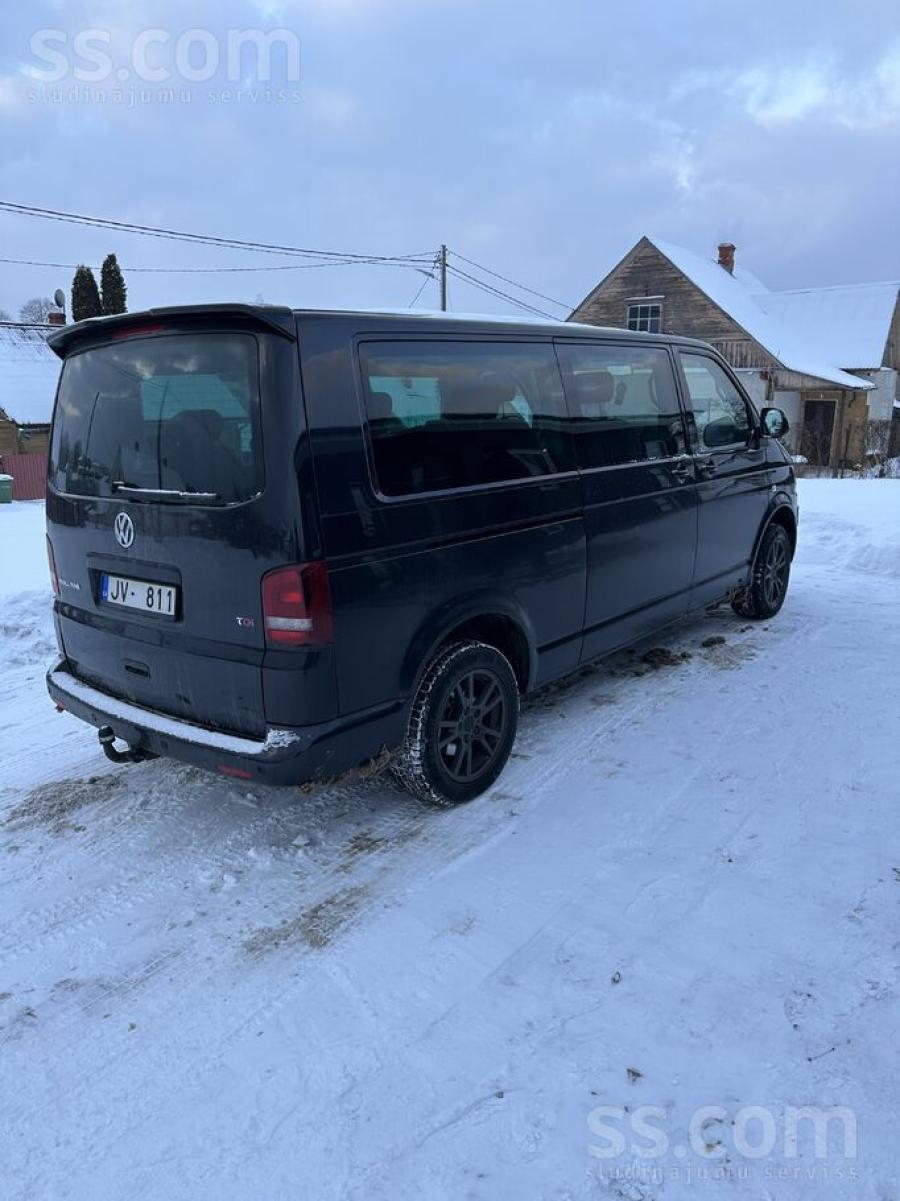 Melns Volkswagen Multivan 2011 Rēzekne, ar dzinēja tilpumu 2.00 L un nobraukumu 283 tūkst. km par 19000 €, foto 3 vietnē AUTOMOTO.COM.LV