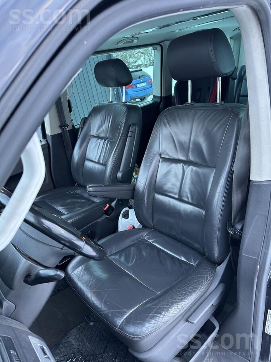 Melns Volkswagen Multivan 2011 Rēzekne, ar dzinēja tilpumu 2.00 L un nobraukumu 283 tūkst. km par 19000 €, foto 4 vietnē AUTOMOTO.COM.LV