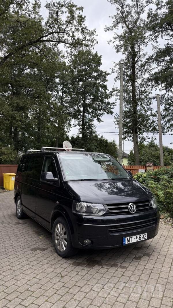 Melns Volkswagen Multivan 2011 Rīga, ar dzinēja tilpumu 2.00 L un nobraukumu 263 tūkst. km par 17300 €, foto 1 vietnē AUTOMOTO.COM.LV
