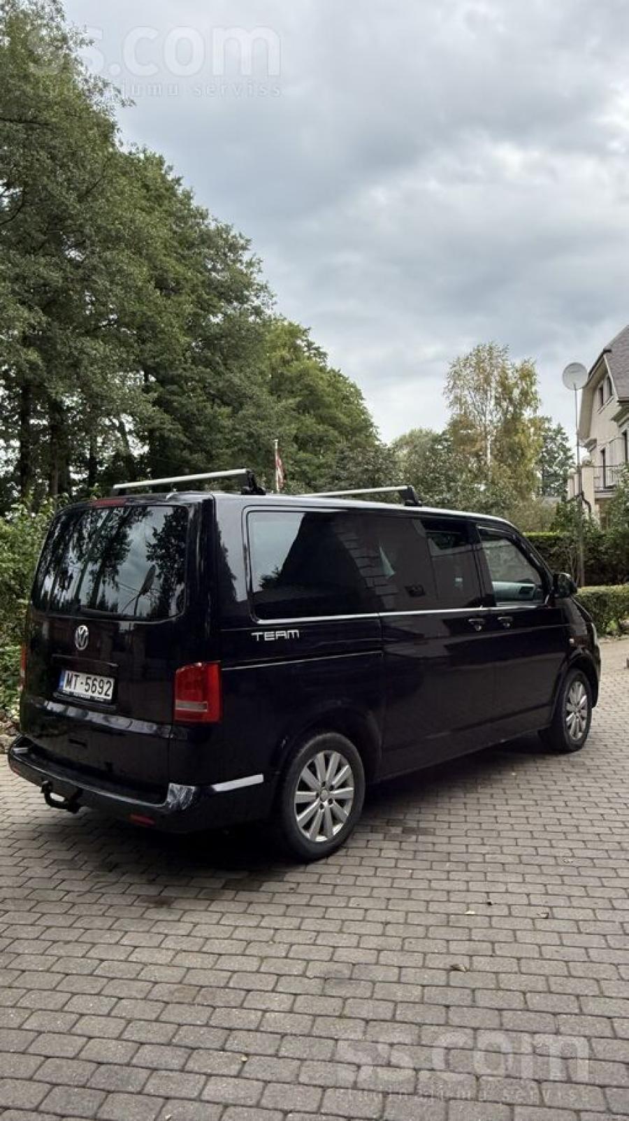 Melns Volkswagen Multivan 2011 Rīga, ar dzinēja tilpumu 2.00 L un nobraukumu 263 tūkst. km par 17300 €, foto 5 vietnē AUTOMOTO.COM.LV