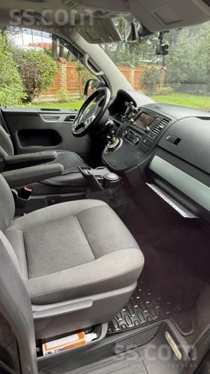 Melns Volkswagen Multivan 2011 Rīga, ar dzinēja tilpumu 2.00 L un nobraukumu 263 tūkst. km par 17300 €, foto 7 vietnē AUTOMOTO.COM.LV