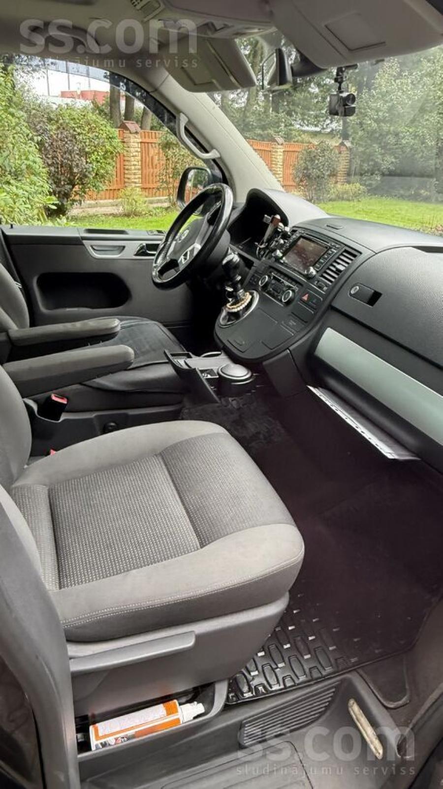 Melns Volkswagen Multivan 2011 Rīga, ar dzinēja tilpumu 2.00 L un nobraukumu 263 tūkst. km par 17300 €, foto 7 vietnē AUTOMOTO.COM.LV