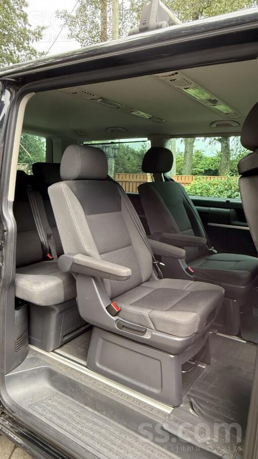 Melns Volkswagen Multivan 2011 Rīga, ar dzinēja tilpumu 2.00 L un nobraukumu 263 tūkst. km par 17300 €, foto 8 vietnē AUTOMOTO.COM.LV