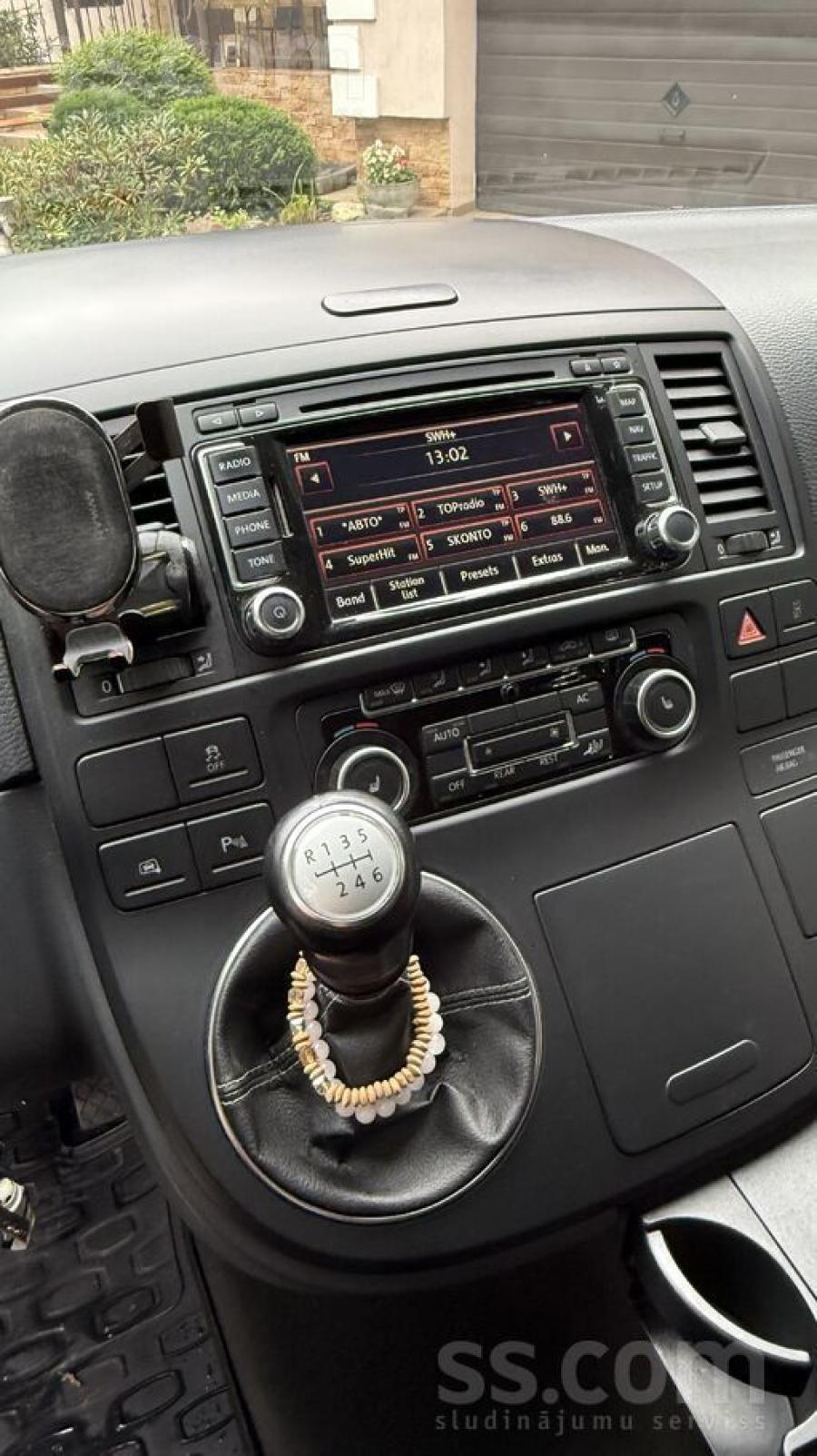 Melns Volkswagen Multivan 2011 Rīga, ar dzinēja tilpumu 2.00 L un nobraukumu 263 tūkst. km par 17300 €, foto 11 vietnē AUTOMOTO.COM.LV