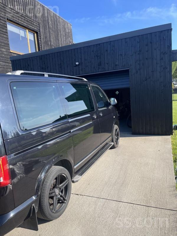 Black Volkswagen Multivan 2011 in Riga, with an engine capacity of 2.00 L and mileage of 435 thousand km for 11000 €, photo 4 on AUTOMOTO.COM.LV