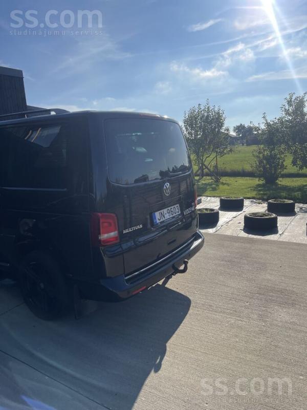 Black Volkswagen Multivan 2011 in Riga, with an engine capacity of 2.00 L and mileage of 435 thousand km for 11000 €, photo 5 on AUTOMOTO.COM.LV