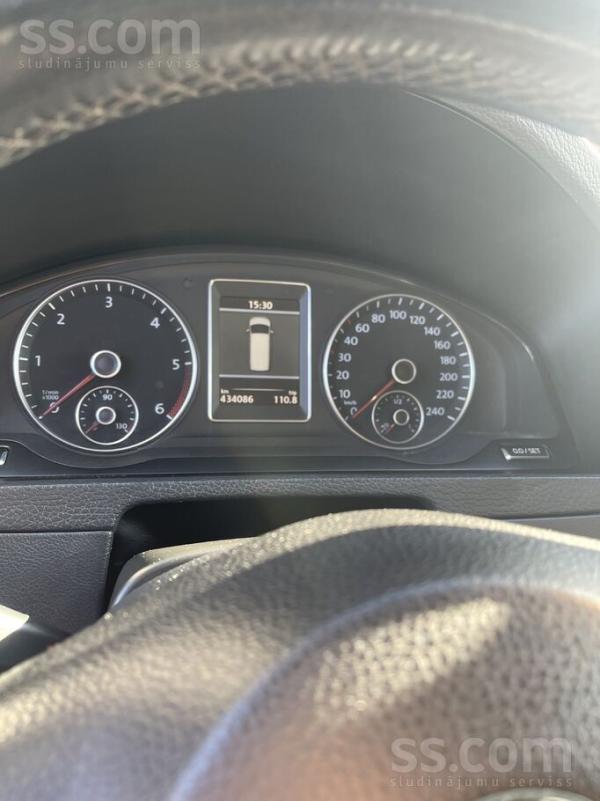 Black Volkswagen Multivan 2011 in Riga, with an engine capacity of 2.00 L and mileage of 435 thousand km for 11000 €, photo 9 on AUTOMOTO.COM.LV