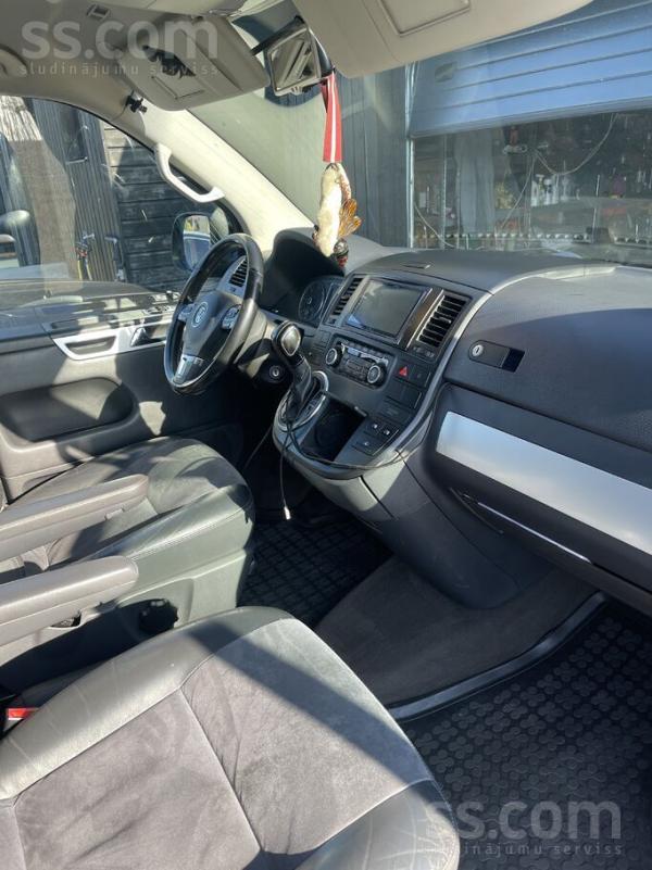 Black Volkswagen Multivan 2011 in Riga, with an engine capacity of 2.00 L and mileage of 435 thousand km for 11000 €, photo 11 on AUTOMOTO.COM.LV
