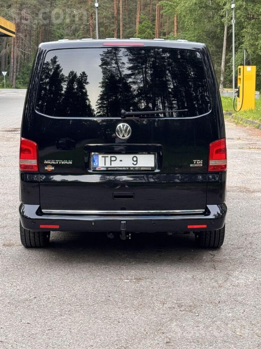 Black Volkswagen Multivan 2012 in Riga, with an engine capacity of 2.00 L and mileage of 216 thousand km for 18000 €, photo 4 on AUTOMOTO.COM.LV