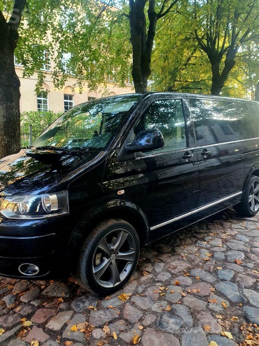 Melns Volkswagen Multivan 2013 Tukums, ar dzinēja tilpumu 2.00 L un nobraukumu 246 tūkst. km par 15500 €, foto 1 vietnē AUTOMOTO.COM.LV