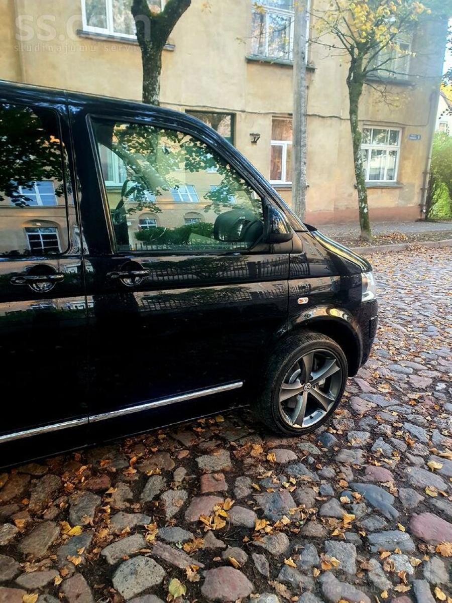 Melns Volkswagen Multivan 2013 Tukums, ar dzinēja tilpumu 2.00 L un nobraukumu 246 tūkst. km par 15500 €, foto 4 vietnē AUTOMOTO.COM.LV