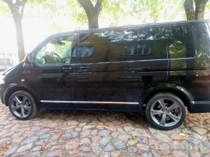 Melns Volkswagen Multivan 2013 Tukums, ar dzinēja tilpumu 2.00 L un nobraukumu 246 tūkst. km par 15500 €, foto 10 vietnē AUTOMOTO.COM.LV
