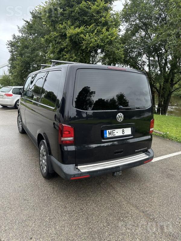 Black Volkswagen Multivan 2014 in Riga, with an engine capacity of 2.00 L and mileage of 210 thousand km for 27000 €, photo 3 on AUTOMOTO.COM.LV