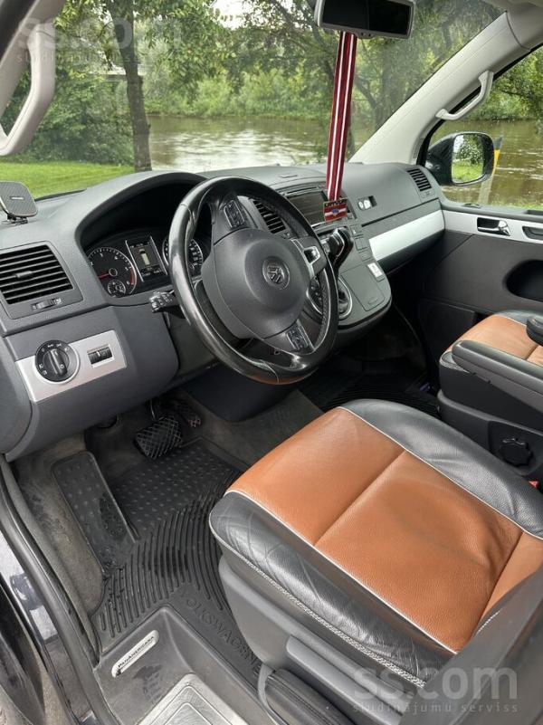 Black Volkswagen Multivan 2014 in Riga, with an engine capacity of 2.00 L and mileage of 210 thousand km for 27000 €, photo 6 on AUTOMOTO.COM.LV
