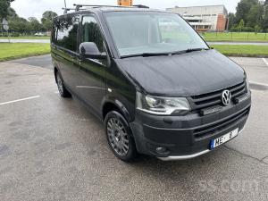 Black Volkswagen Multivan 2014 in Riga, with an engine capacity of 2.00 L and mileage of 224 thousand km for 23800 €, photo 6 on AUTOMOTO.COM.LV