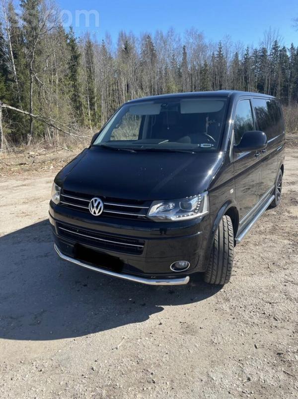 Melns Volkswagen Multivan 2015 Valmiera, ar dzinēja tilpumu 2.00 L un nobraukumu 199 tūkst. km par 21000 €, foto 1 vietnē AUTOMOTO.COM.LV