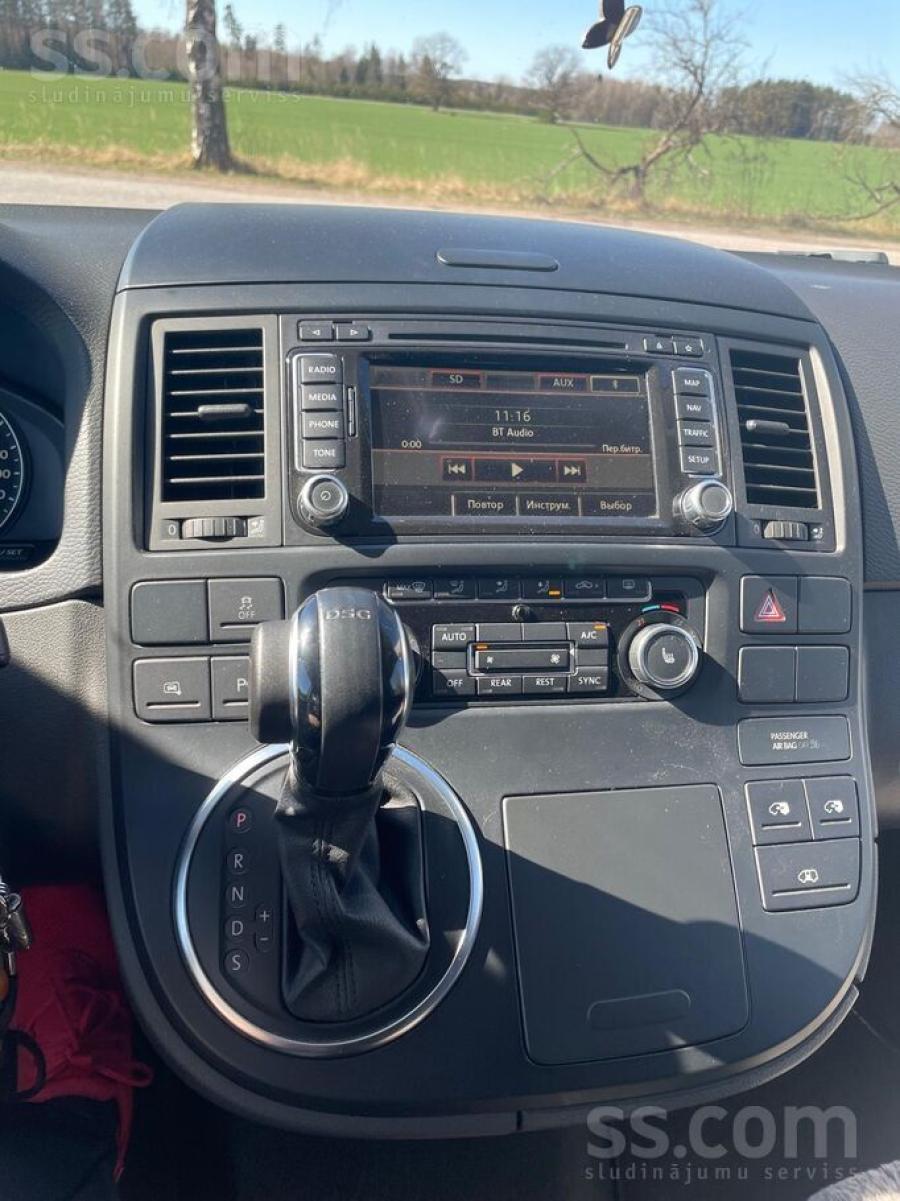 Melns Volkswagen Multivan 2015 Valmiera, ar dzinēja tilpumu 2.00 L un nobraukumu 199 tūkst. km par 21000 €, foto 8 vietnē AUTOMOTO.COM.LV