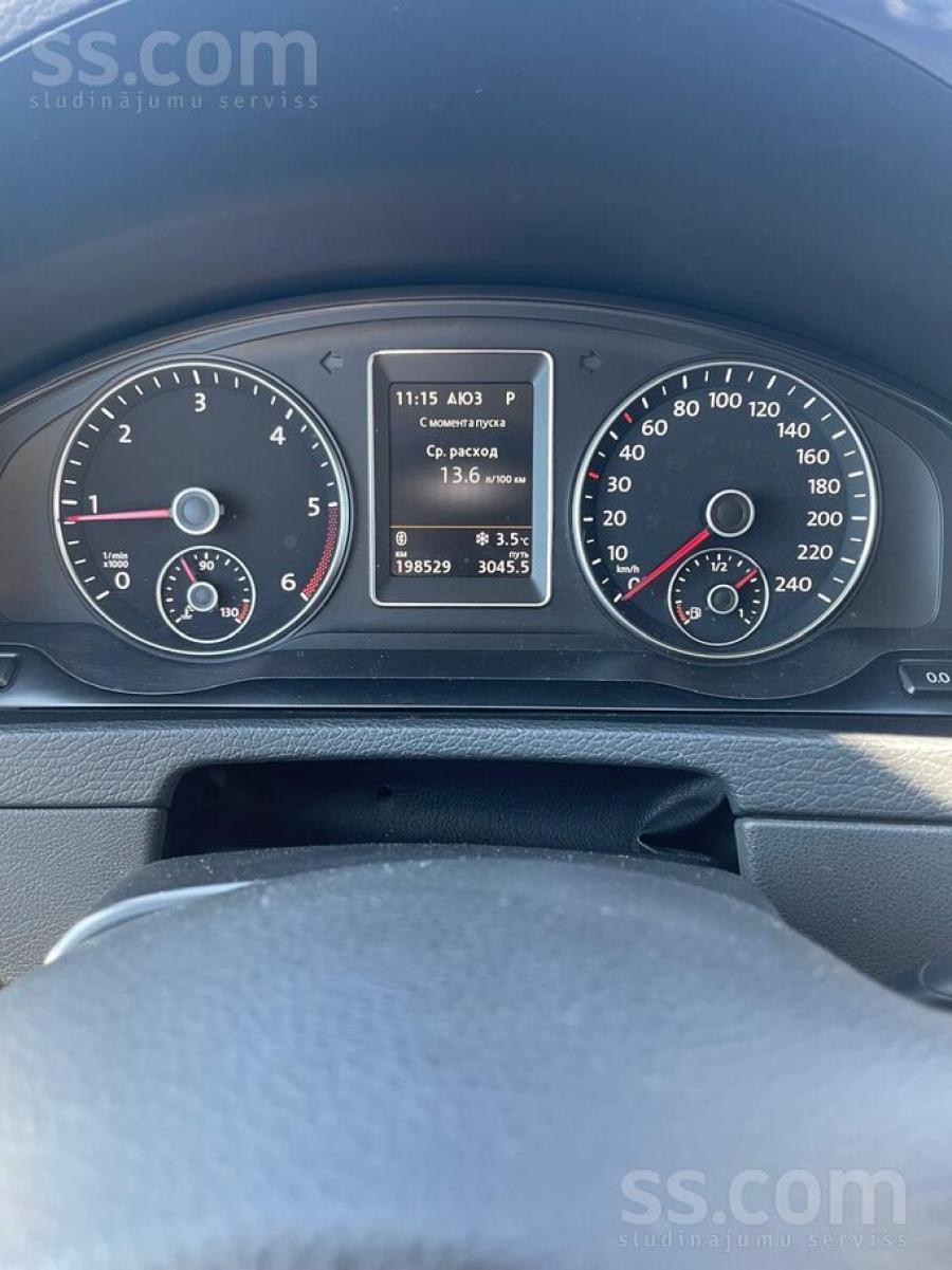 Melns Volkswagen Multivan 2015 Valmiera, ar dzinēja tilpumu 2.00 L un nobraukumu 199 tūkst. km par 21000 €, foto 9 vietnē AUTOMOTO.COM.LV