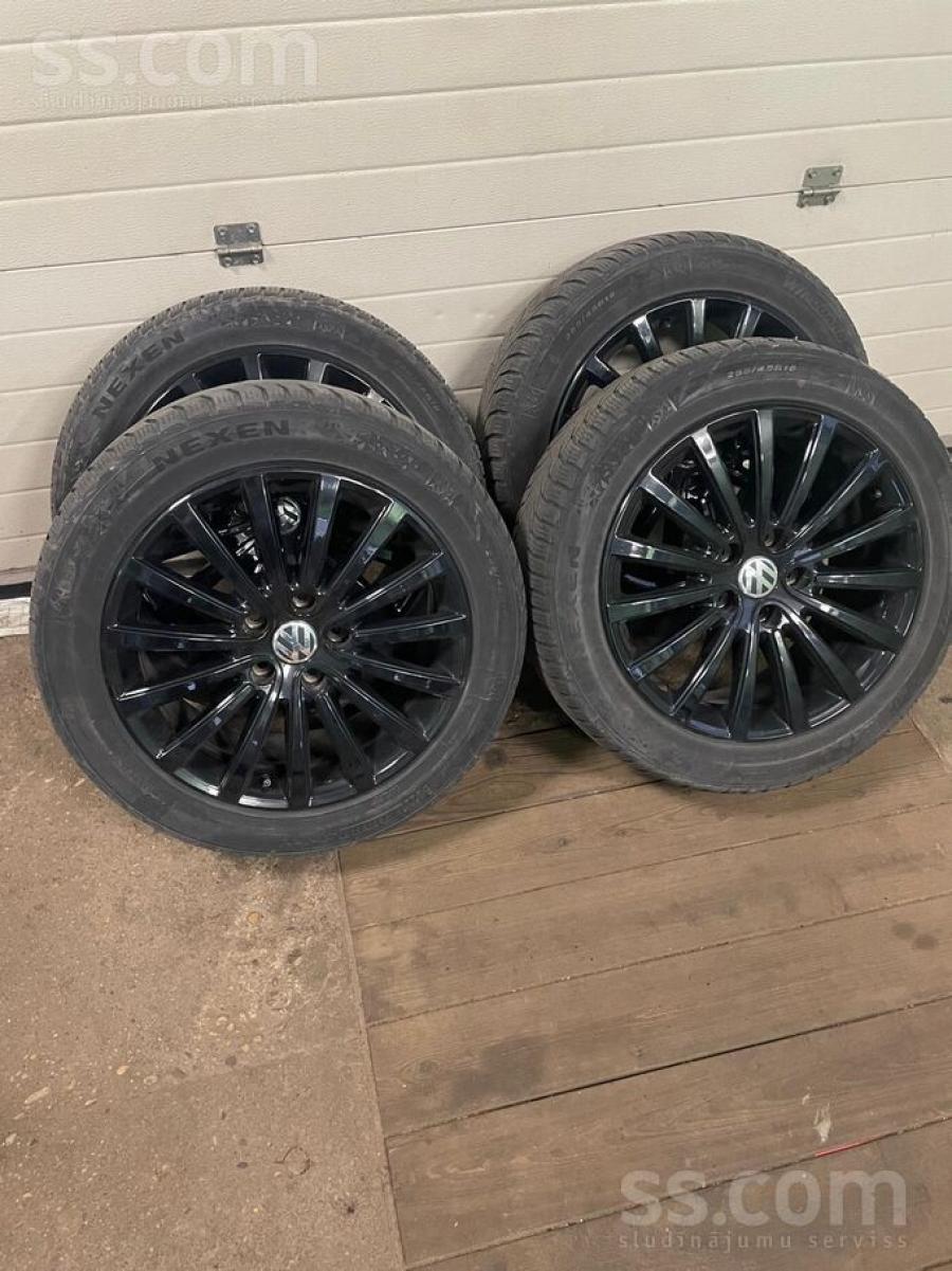 Melns Volkswagen Multivan 2015 Valmiera, ar dzinēja tilpumu 2.00 L un nobraukumu 199 tūkst. km par 21000 €, foto 10 vietnē AUTOMOTO.COM.LV