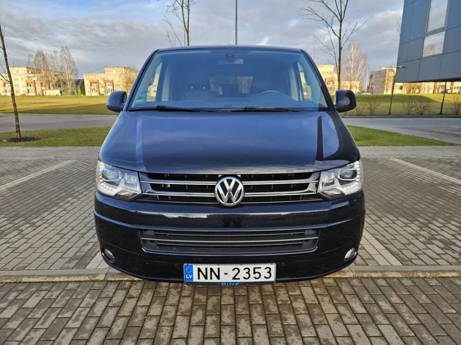Melns Volkswagen Multivan 2015 Jēkabpils, ar dzinēja tilpumu 2.00 L un nobraukumu 148 tūkst. km par 23900 €, foto 3 vietnē AUTOMOTO.COM.LV